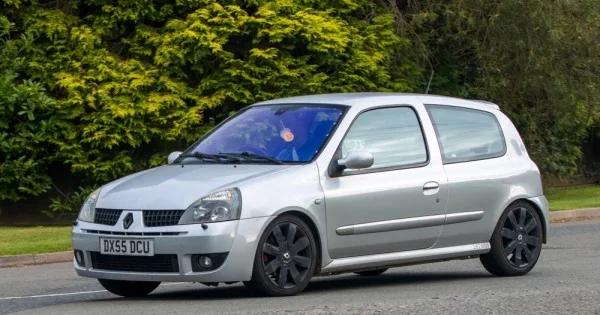 Renault Clio: UK’s Favourite Compact Car with Replaceable Bumpers